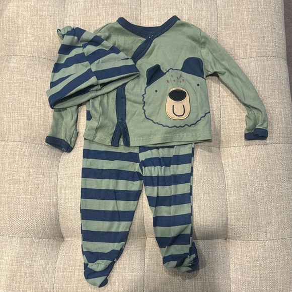 Gerber | Matching Sets | Gerber Matching Set With Hat 3 Months | Poshmark
